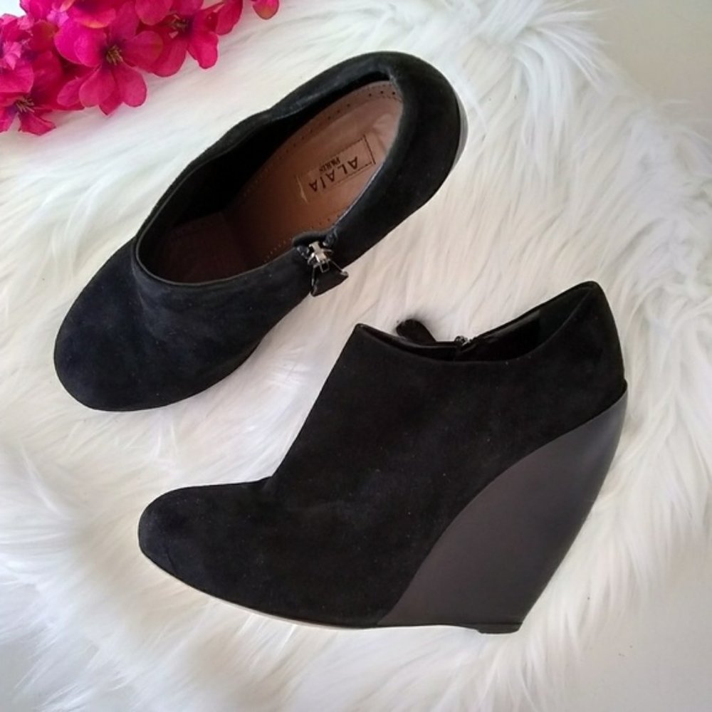 Alaia Suede Round Toe Stacked Wedge Round Curved Heel… - Gem